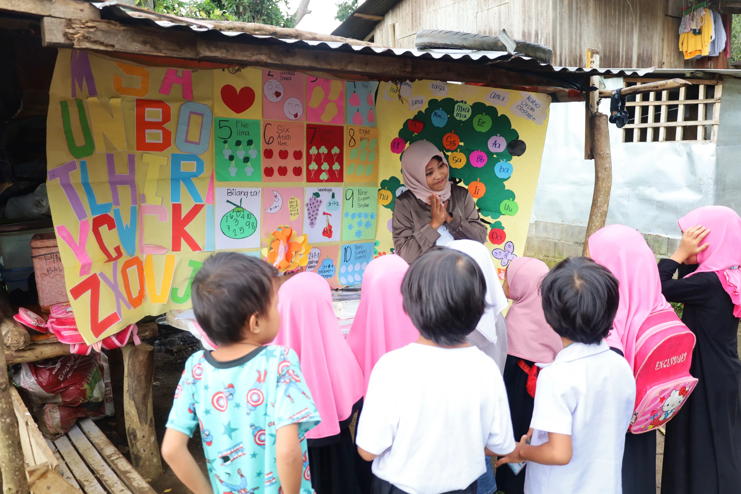 Philippines, où se trouve le centre : Le camp de lecture Basa Kubo ...
